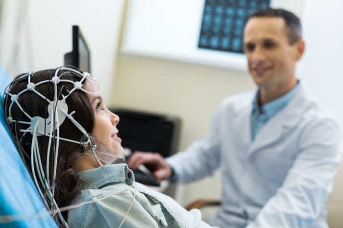 Como interpretar um eletroencefalograma: o que pode ser detectado?