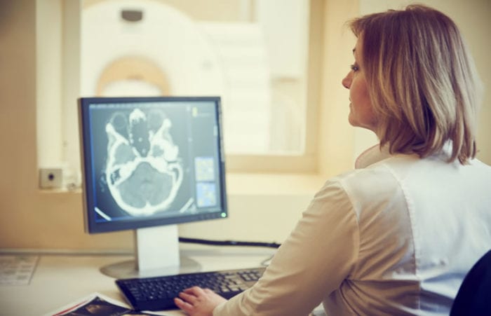 Exames contrastados: para que serve, tipos de contrastes e riscos