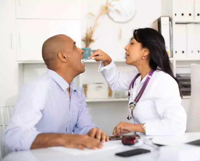 Amígdalas inflamadas: o que é e como tratar a amigdalite
