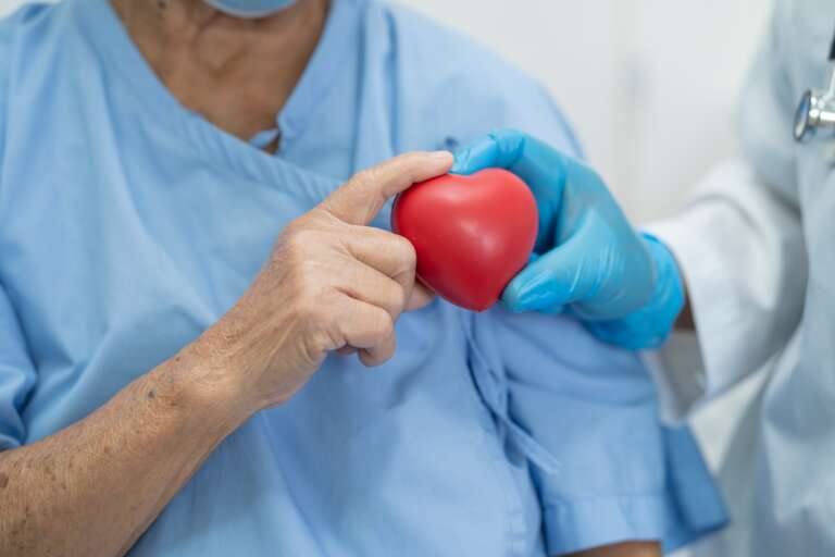 Isquemia cardíaca: o que é, causas e sintomas